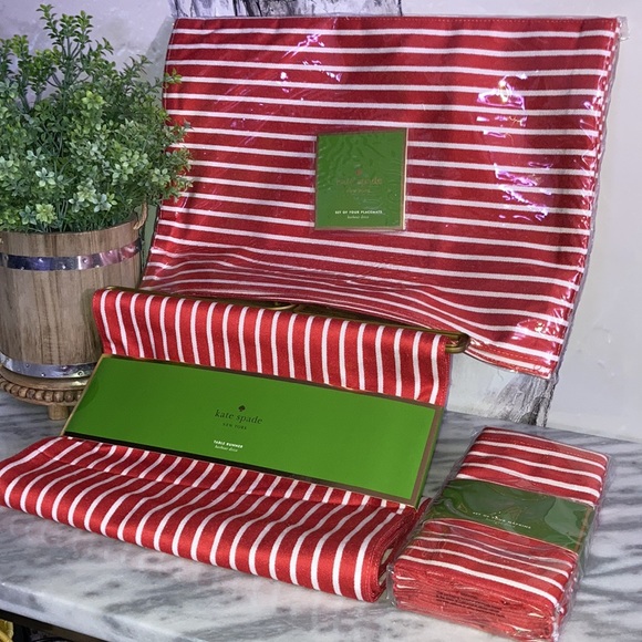 kate spade | Dining | New Kate Spade Harbour Drive Table Linen Set ...